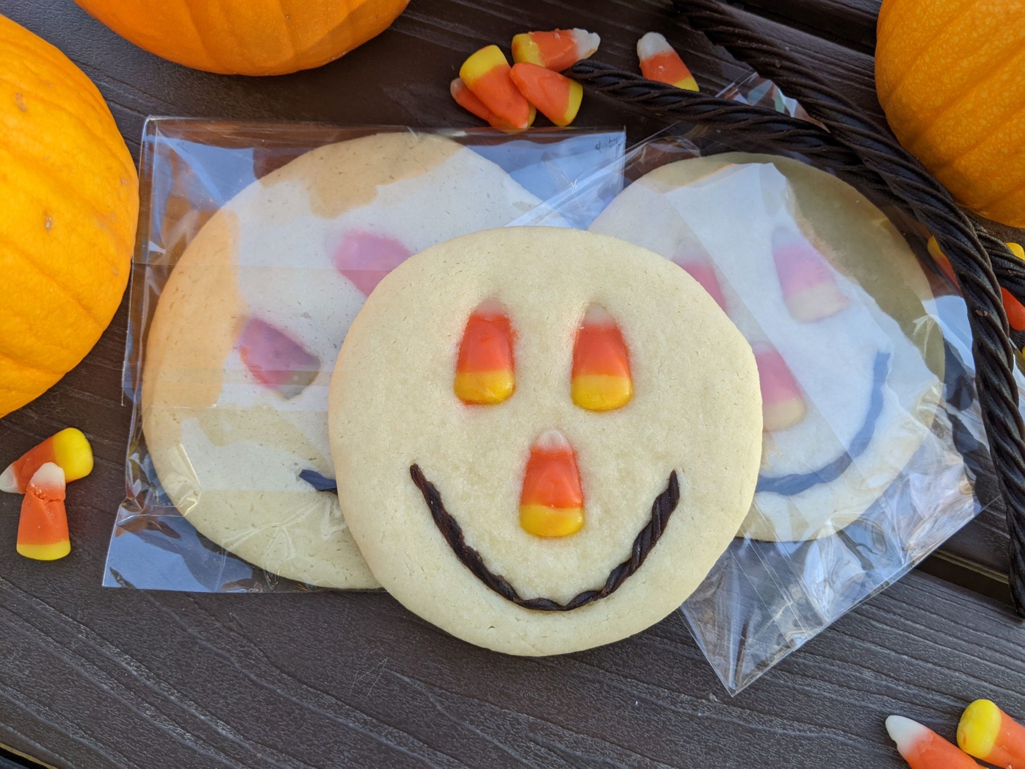 Old-Fashioned Jack-o-Lantern Sugar Cookies – Hearty Smarty
